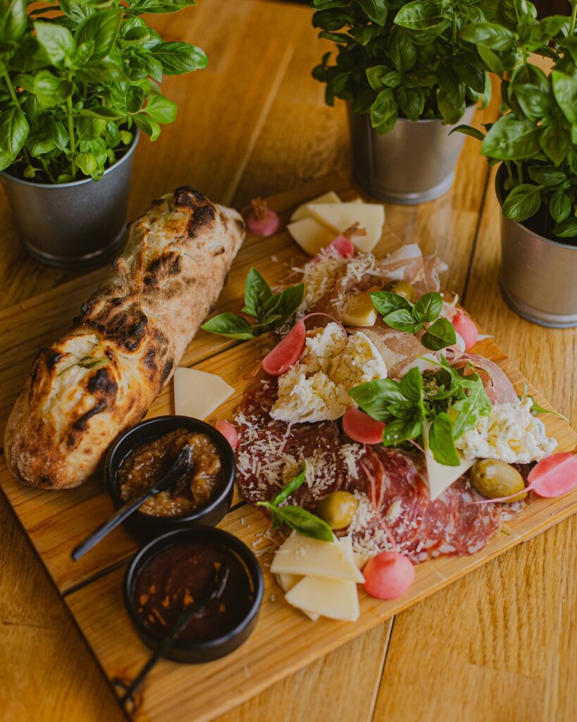 7 Different Types of Pizza From Around the World – FOCCACZYJA